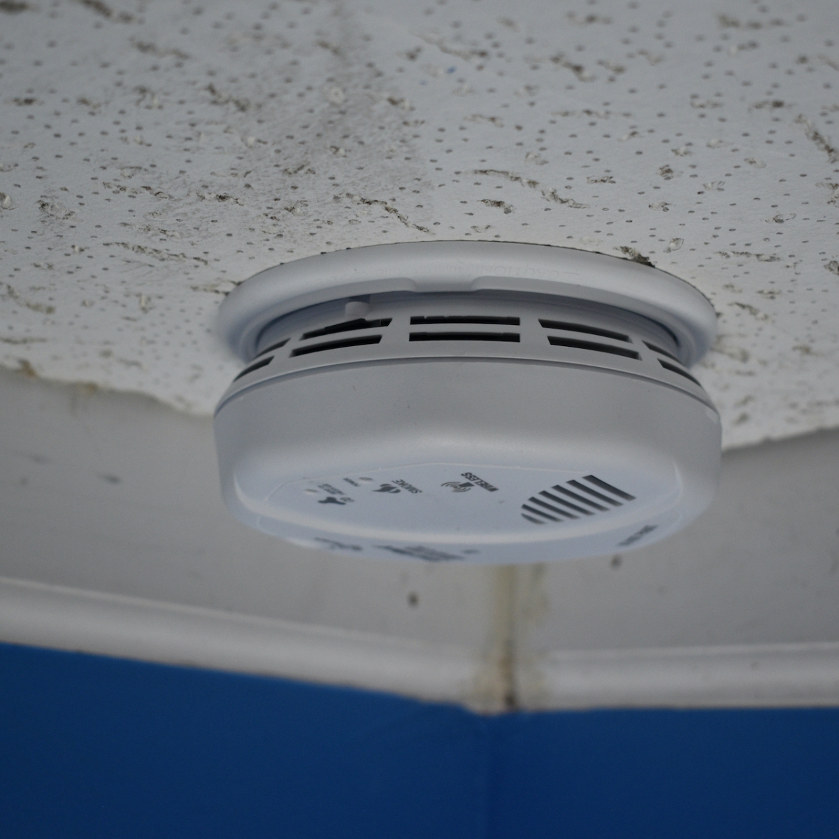 Emergency Smoke Detector Alarm With 4K UHD Dual Wifi Cameras - Deluxe CCTV